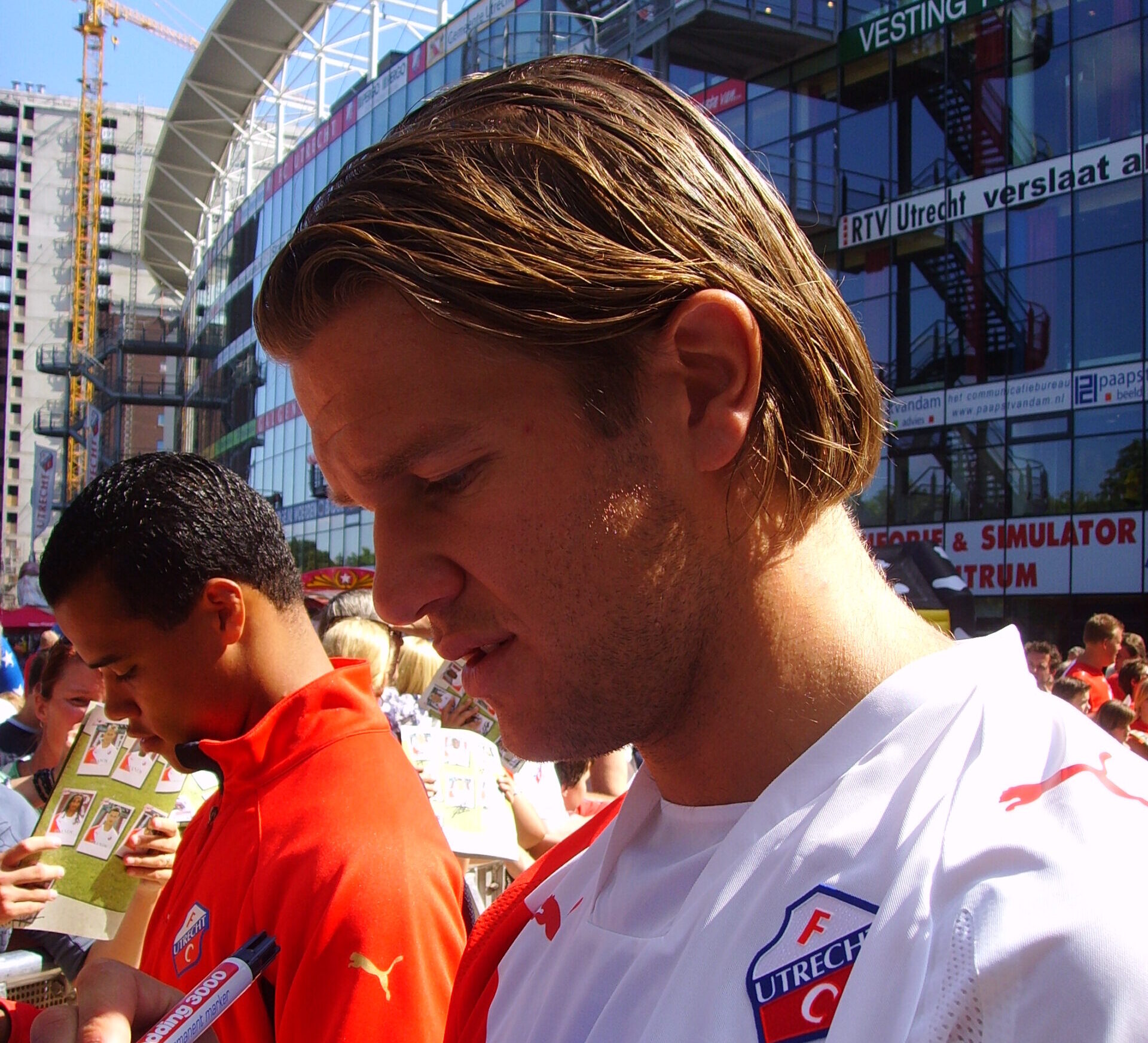 Fotbalistul care l-a accidentat pe Mihai Neșu, la pământ. A trecut ...