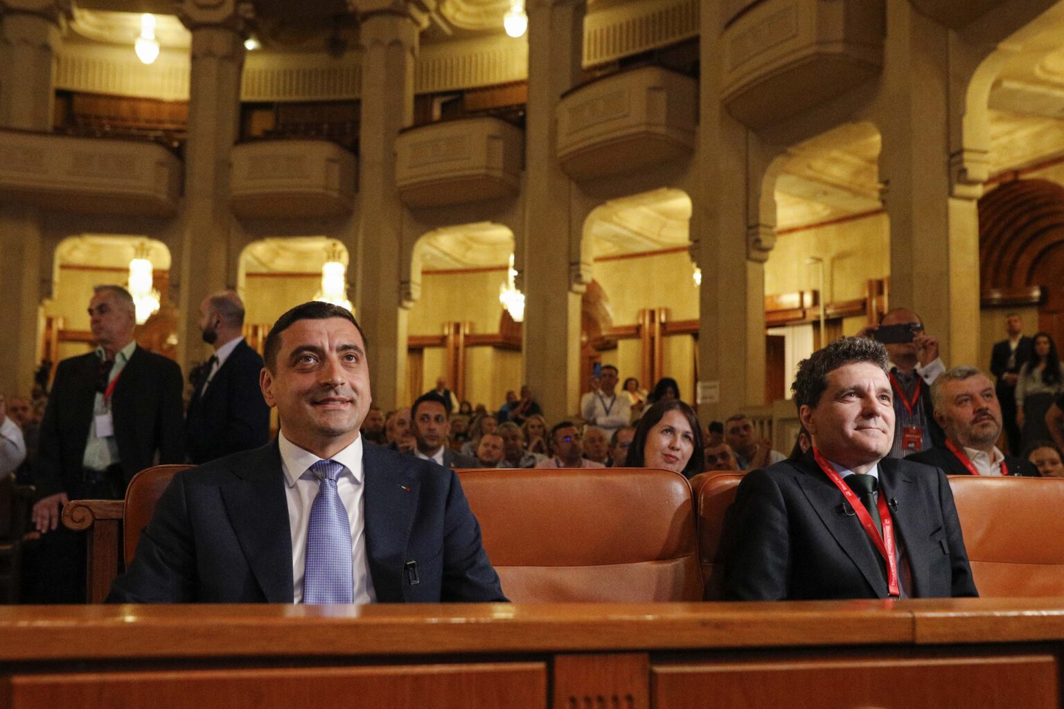 Nicușor Dan și George Simion, față în față. Candidații la prezidențiale ...