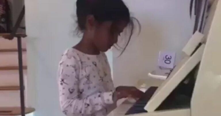 Sorina Săcărin, la șase ani de când a fost adoptată. Adolescenta, transformată de viața la New York