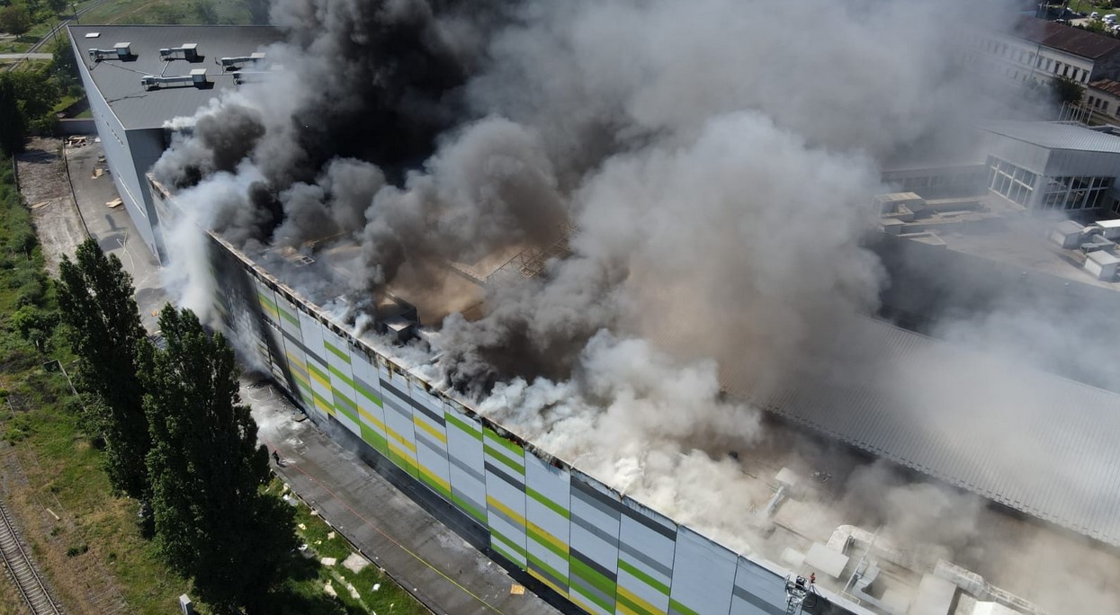 Incendiu la cel mai nou mall din Arad
