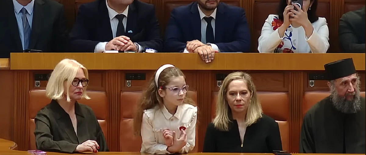 Serbare școlară cu SPP-ist. Nicușor Dan, alături de fiica sa, Aheea