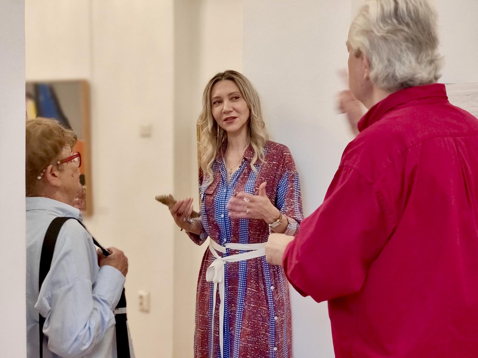 Gala „Top 100 Femei de Succes”. Monica Andronic, Galeria Romană ...