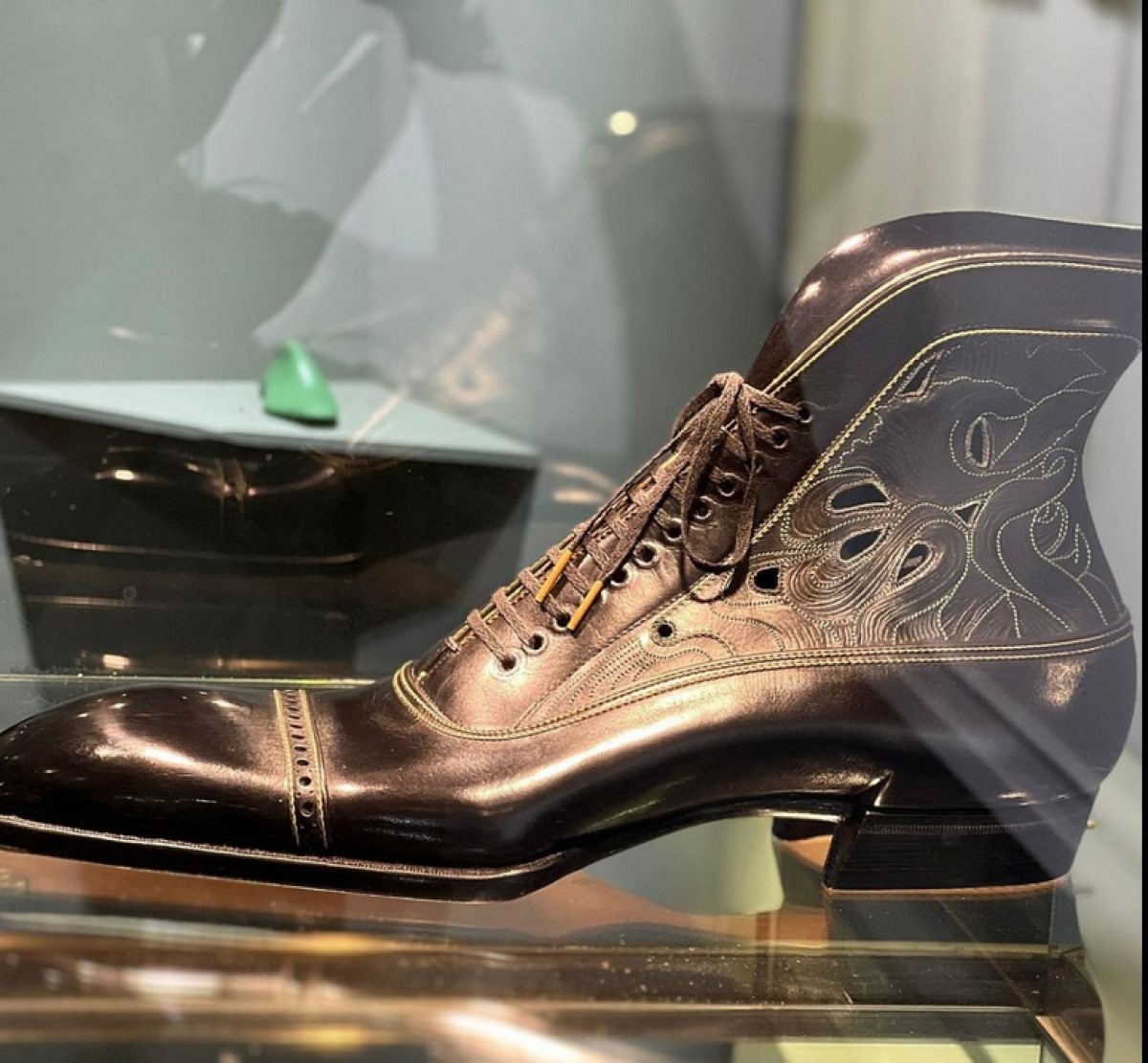 Vicecampionul mondial în designul pantofilor de lux, ambasadorul ...