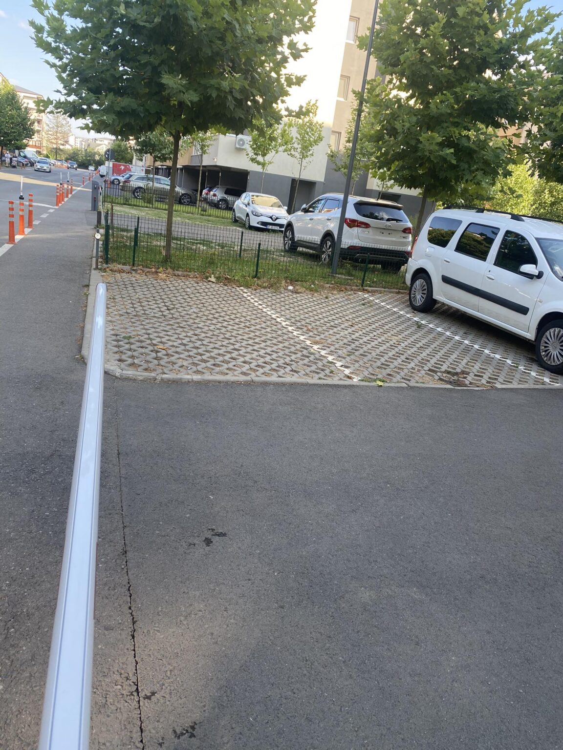 Cât costă un loc de parcare în Sectorul 4. E mai scump decât o mașină