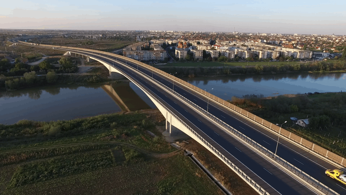 Avertisment: Podul peste Mureș riscă să se prăbușească