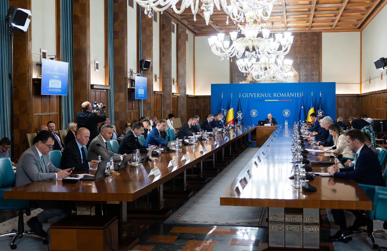 Andras Istvan Demeter a fost, simultan, ministru și secretar de stat