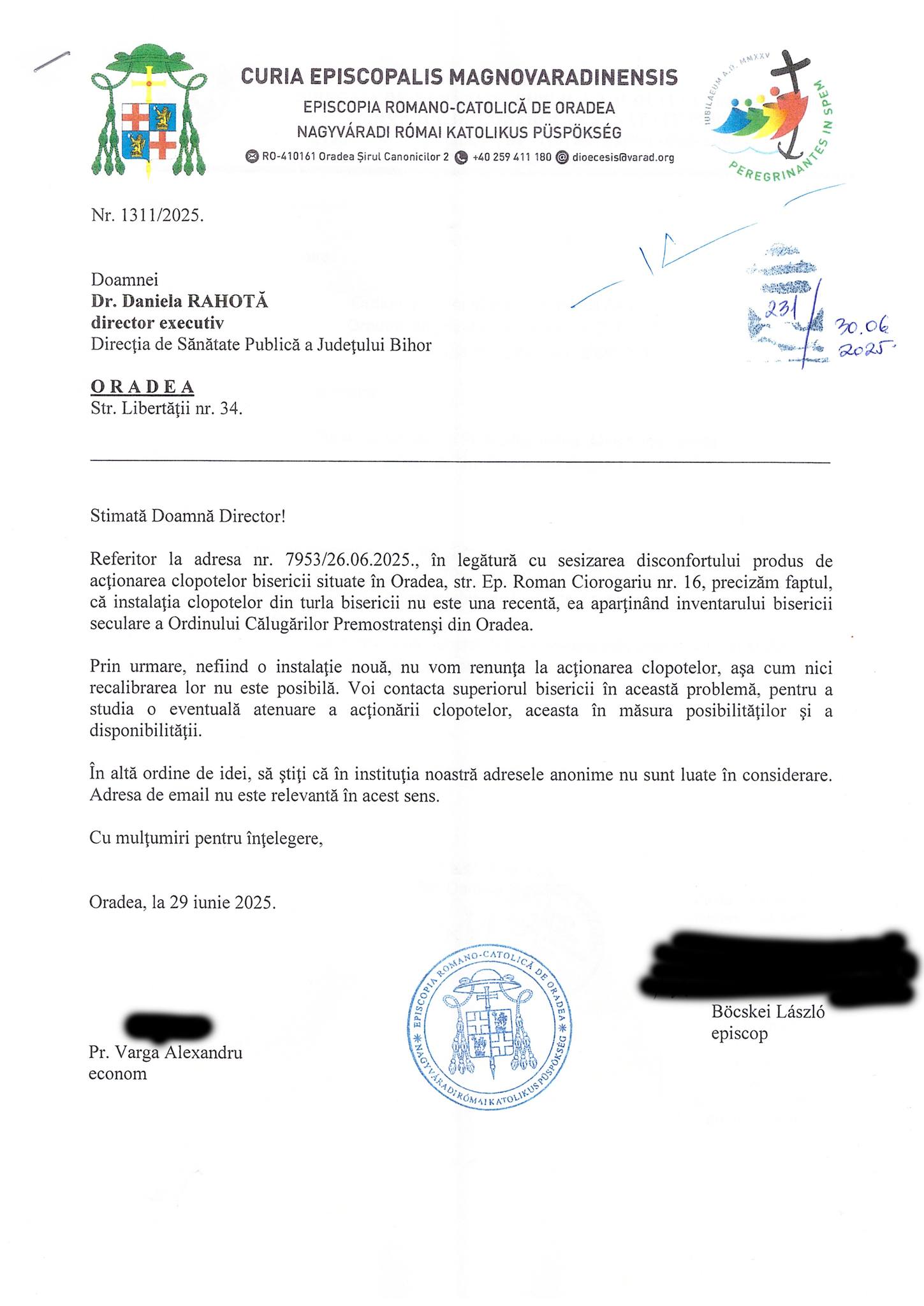 Călugării albi din Oradea, reclamați la DSP fiindcă bat clopotele prea tare