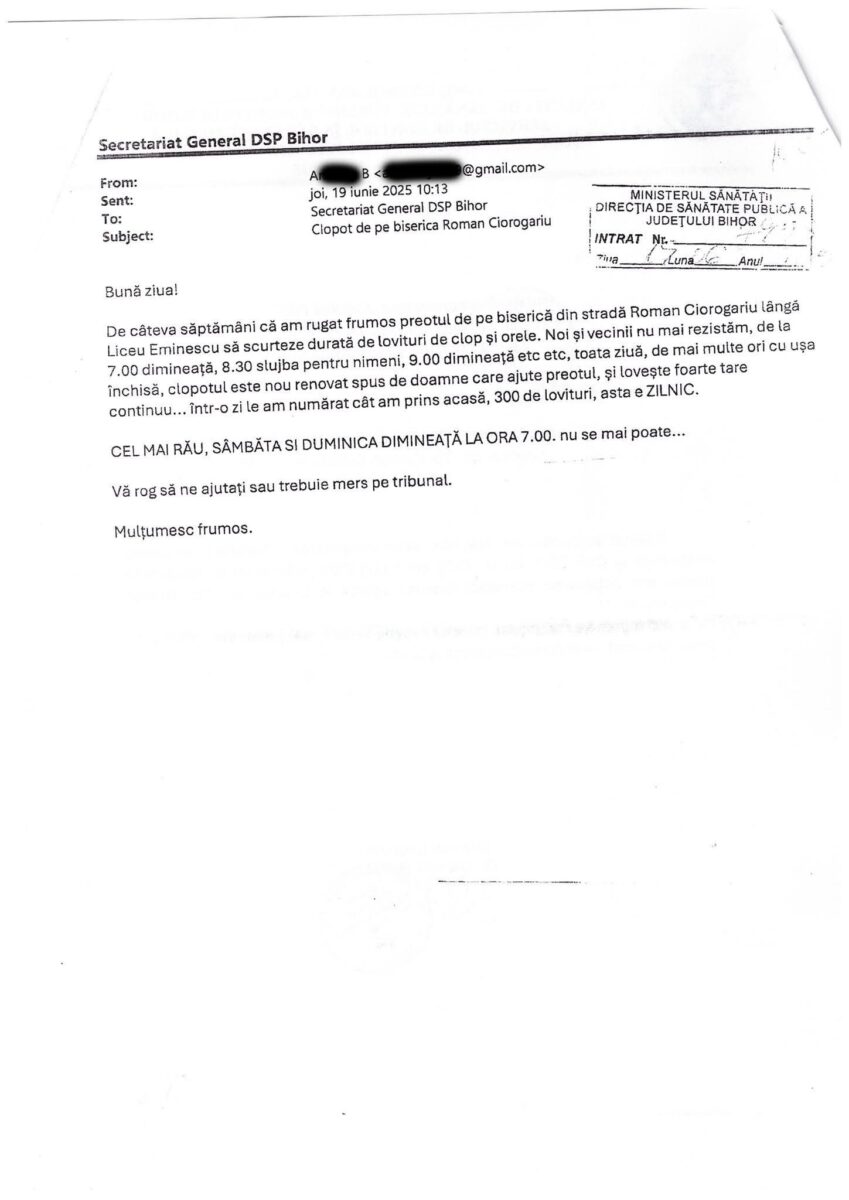 Călugării albi din Oradea, reclamați la DSP fiindcă bat clopotele prea tare