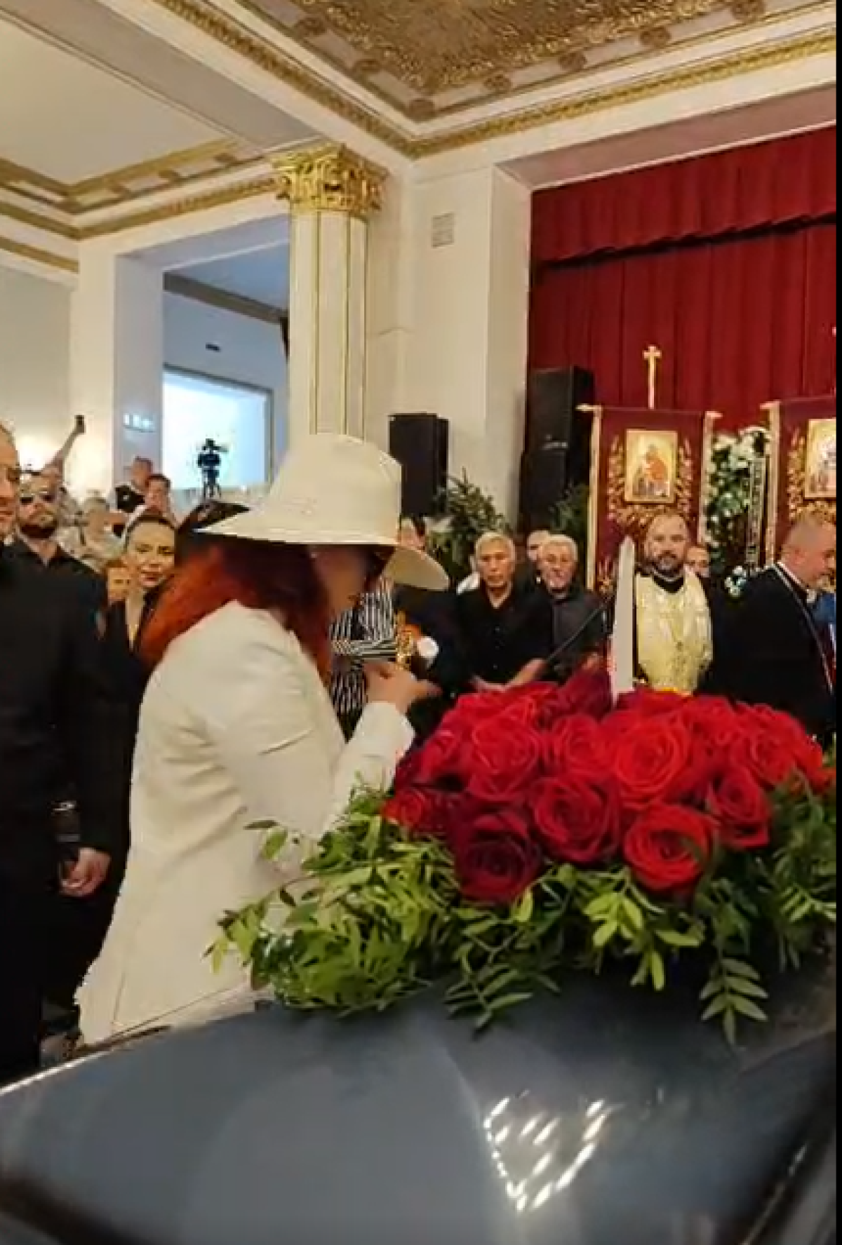 Mihai Leu își va dormi somnul de veci alături de mama sa. Înmormântarea ...