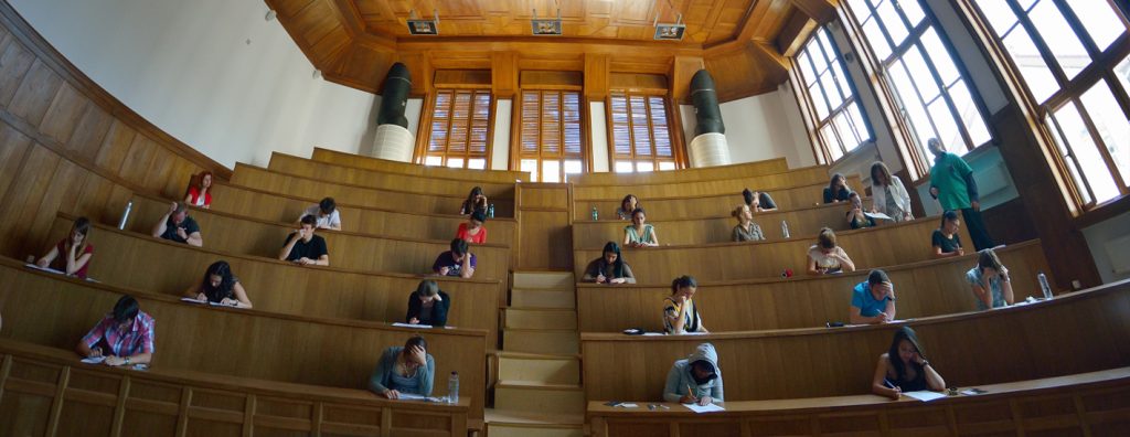 Peste 2.300 de candidați concurează pentru un loc la Harvard-ul românesc