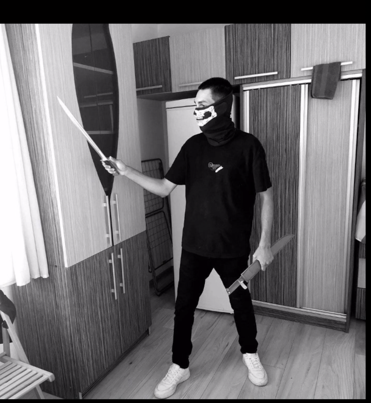 Ce s-a descoperit despre tânărul care a lovit un livrator asiatic. Noi ...