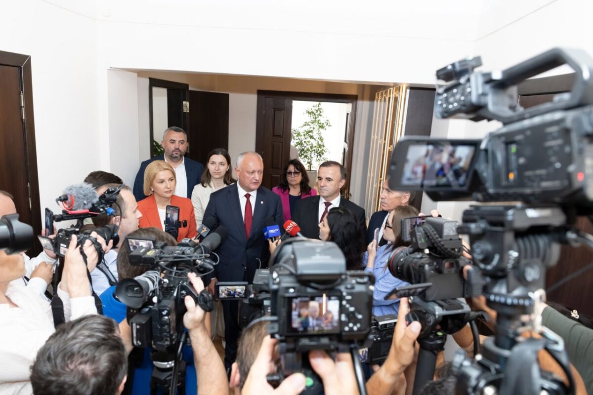 Vasile Tarlev rămâne singur. După Voronin şi Igor Dodon anunţă formarea ...