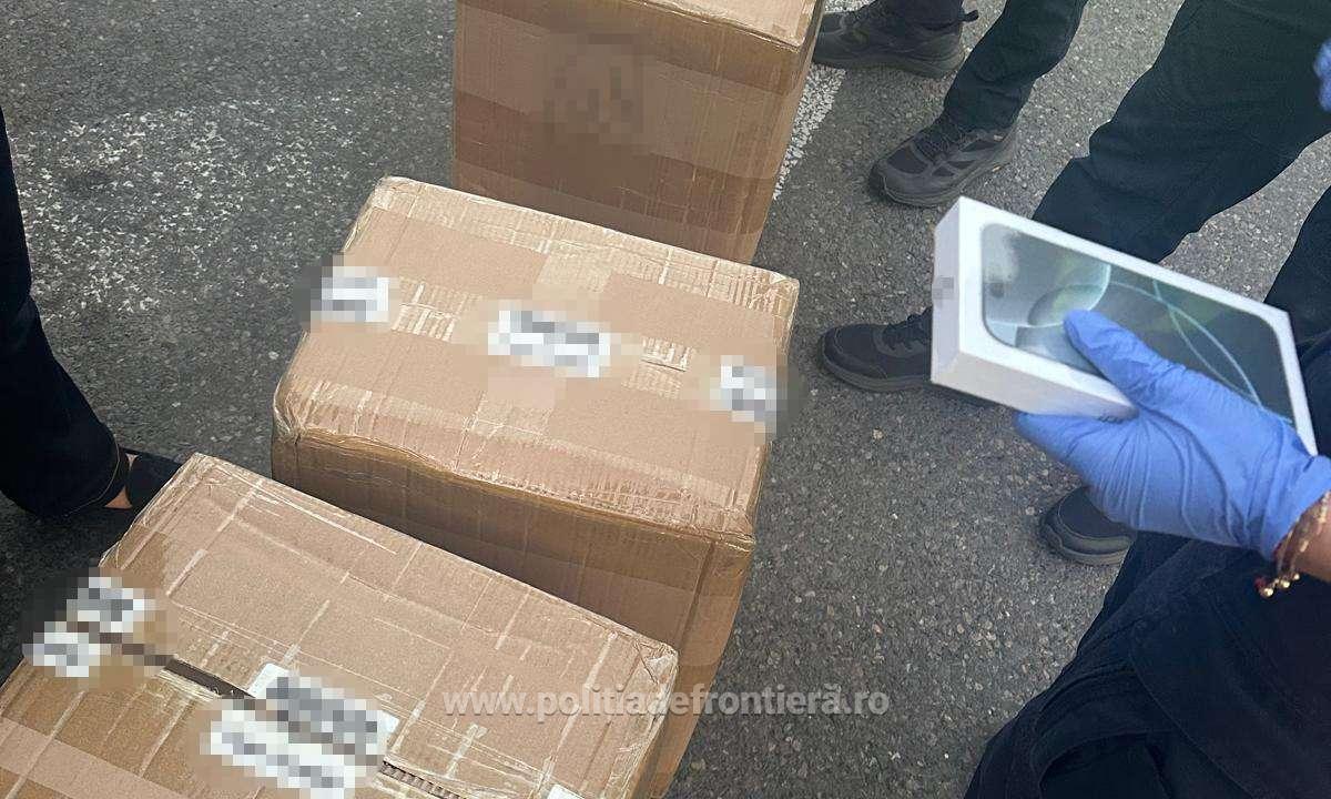Telefoane mobile contrafăcute, în vamă la Nădlac. Dispozitivele, găsite ...