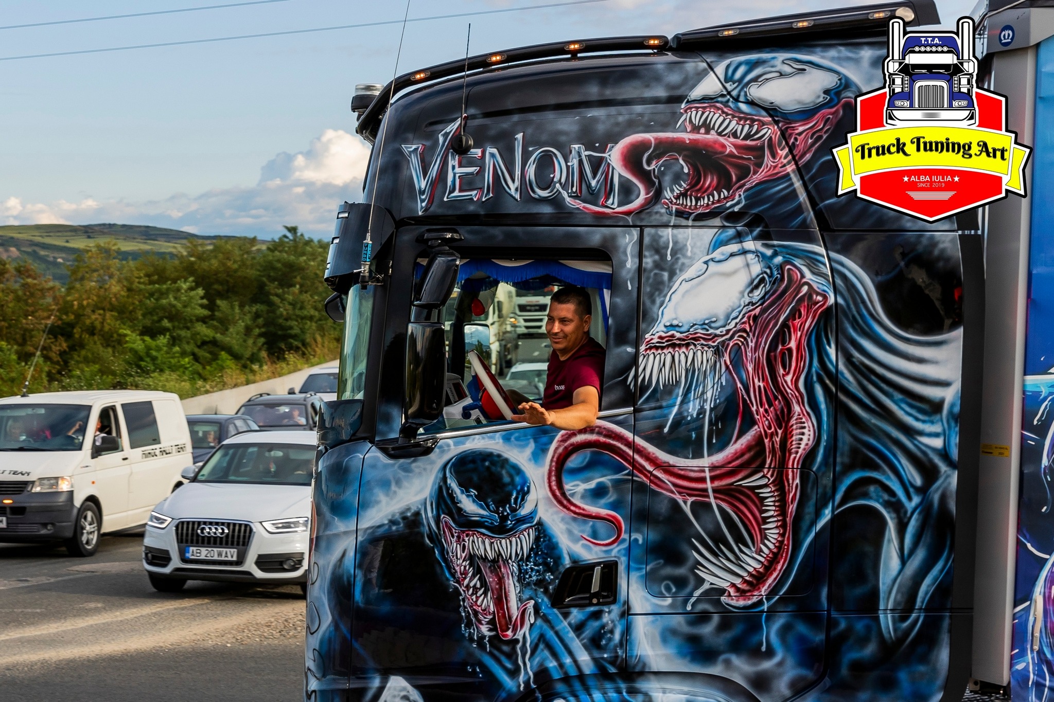 Sute de camioane la festivalul titanilor șoselelor din Alba Iulia. E ...