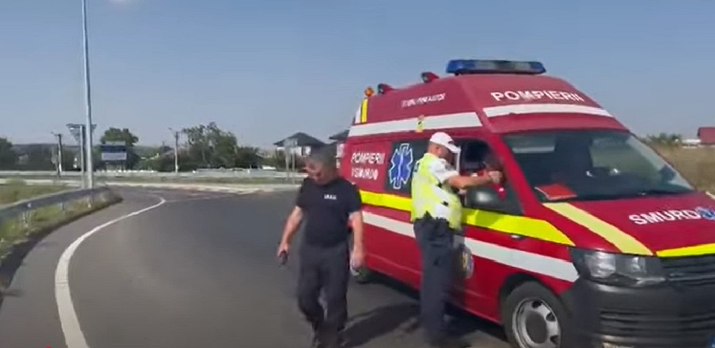 Cisternă care transporta gaz metan, răsturnată într-un șanț pe DN 24A. Pericol de explozie