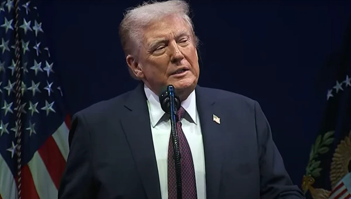 Obiceiul dubios al președintelui Trump. S-a aflat ce face în dormitor