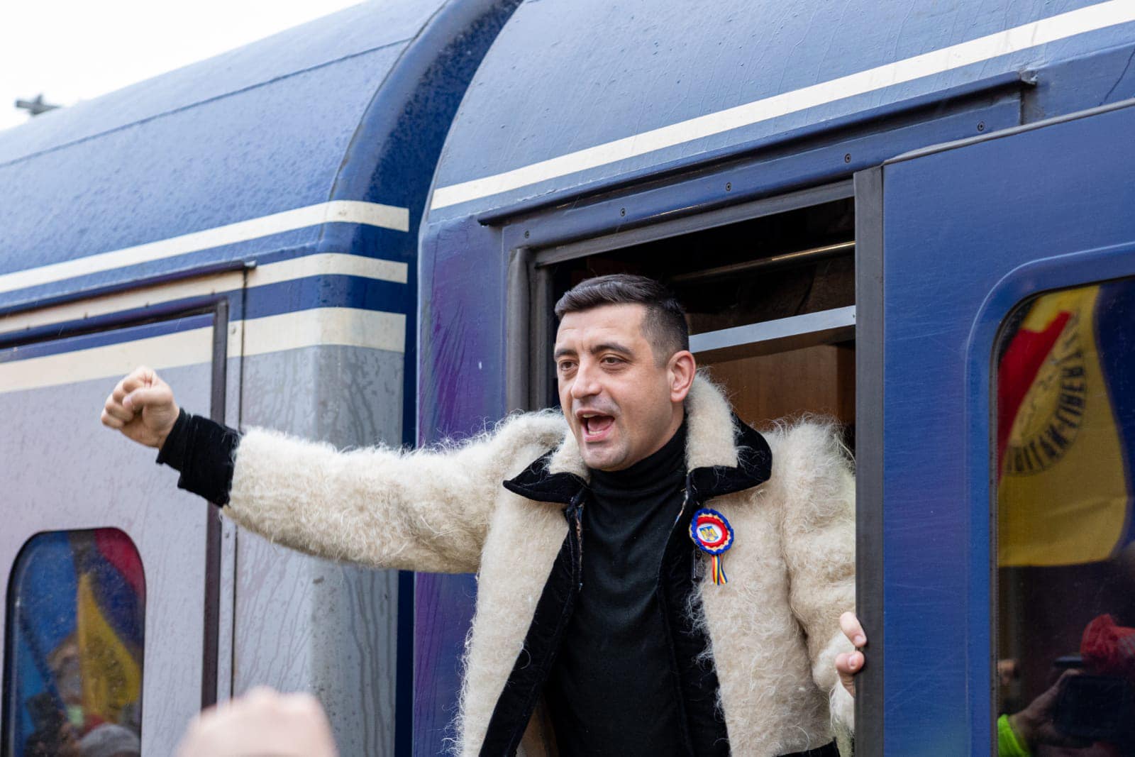 Simion și-a redeschis conturile pe Facebook și TikTok. Ziua tăcerii a ...