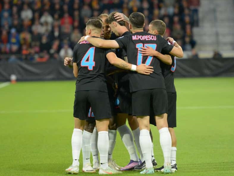 Gigi Becali plătește un impozit uriaș pentru salariile jucătorilor de ...