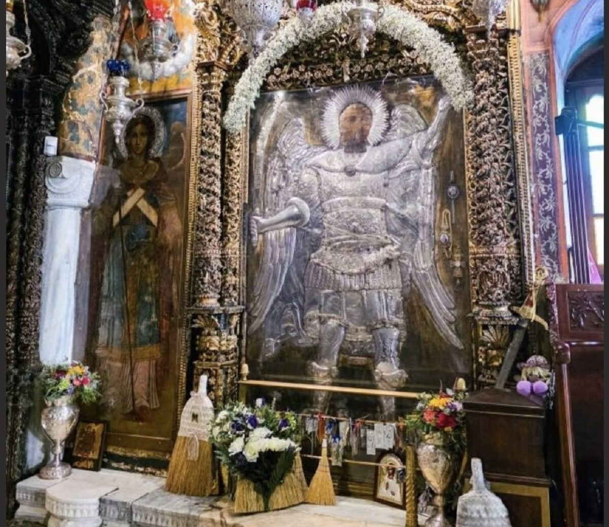 Semnificația măturilor de la icoana bisericii Sfântului Mihail din ...