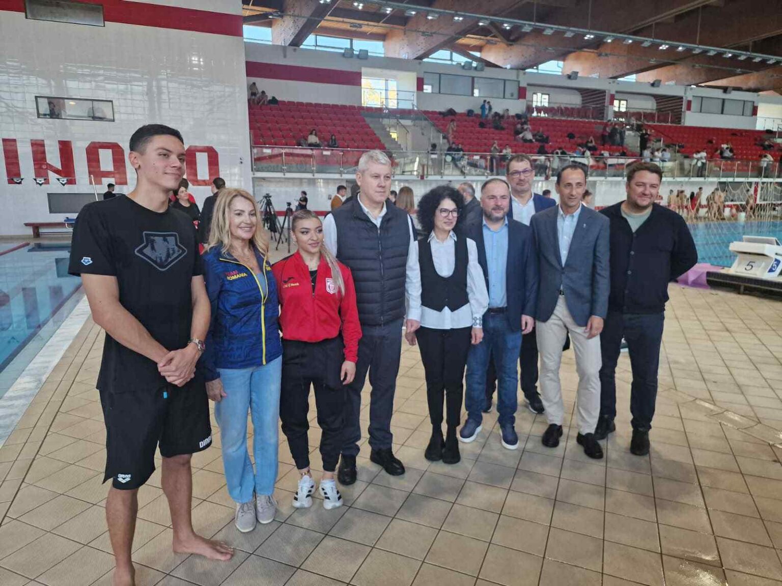 Nadia Comăneci și ministrul Cătălin Predoiu s-au întrecut la CS Dinamo ...