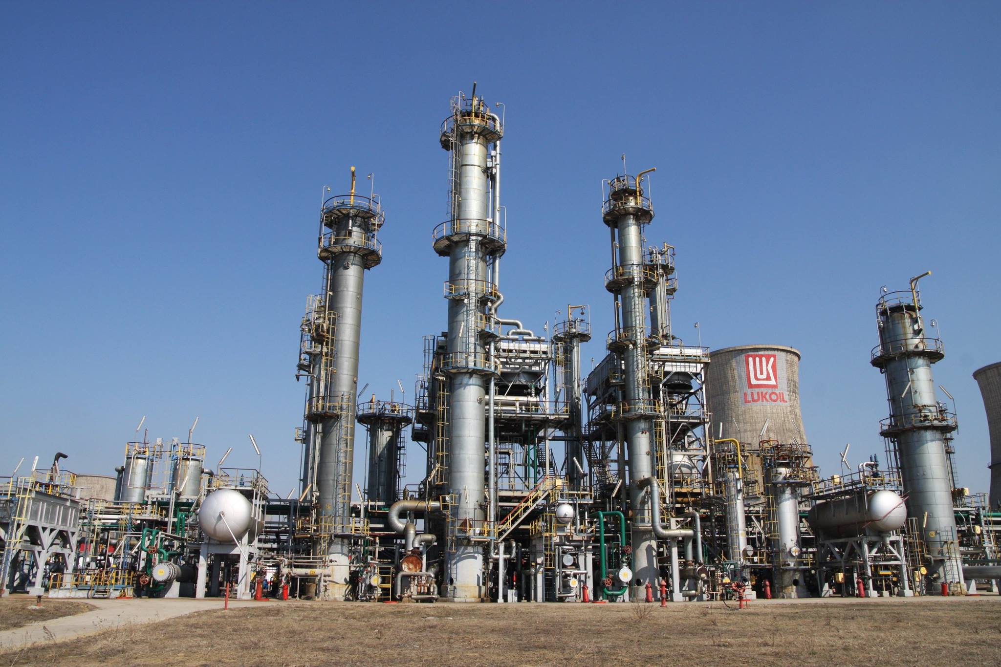 Activele Lukoil, cumpărate de cel mai important trader de petrol rusesc ...