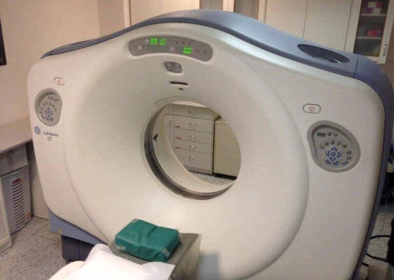 Cât costă să faci un RMN și un CT în 2025. Taxa de claustrofobie, noua ...