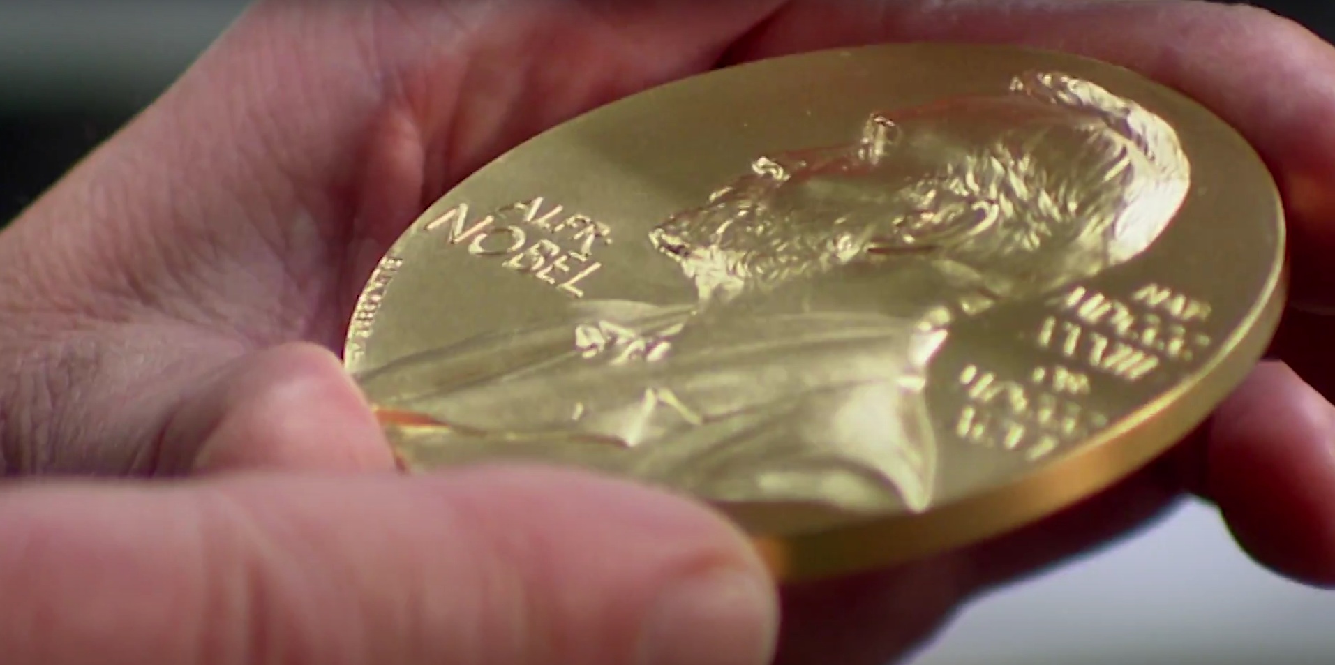 Premiul Nobel pentru Fizică 2025, acordat unui trio de cercetători. Ce ...