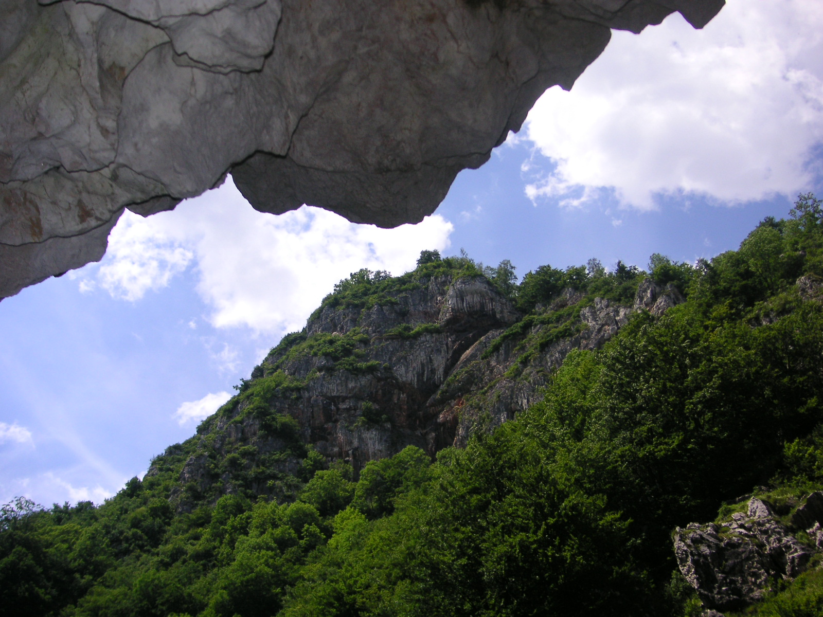 Poarta Raiului din inima celor mai misterioși munți ai României ...