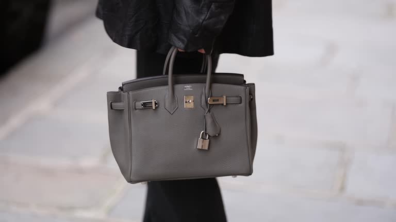 Cea mai scumpă geantă din lume. Costă mai mult decât o casă