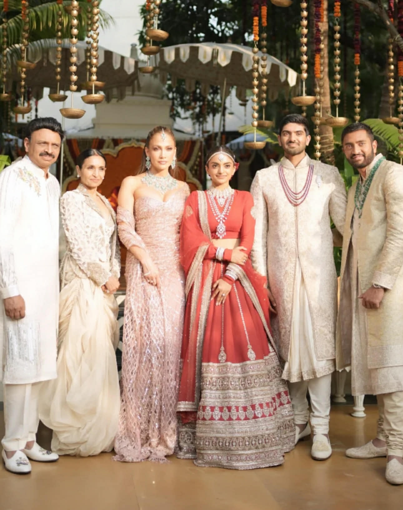 Iulia Vântur și Salman Khan, la nunta anului. Și Jennifer Lopez a fost ...