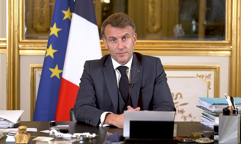 Macron a dat moda peste cap. Ochelarii prezidențiali au golit stocurile ...